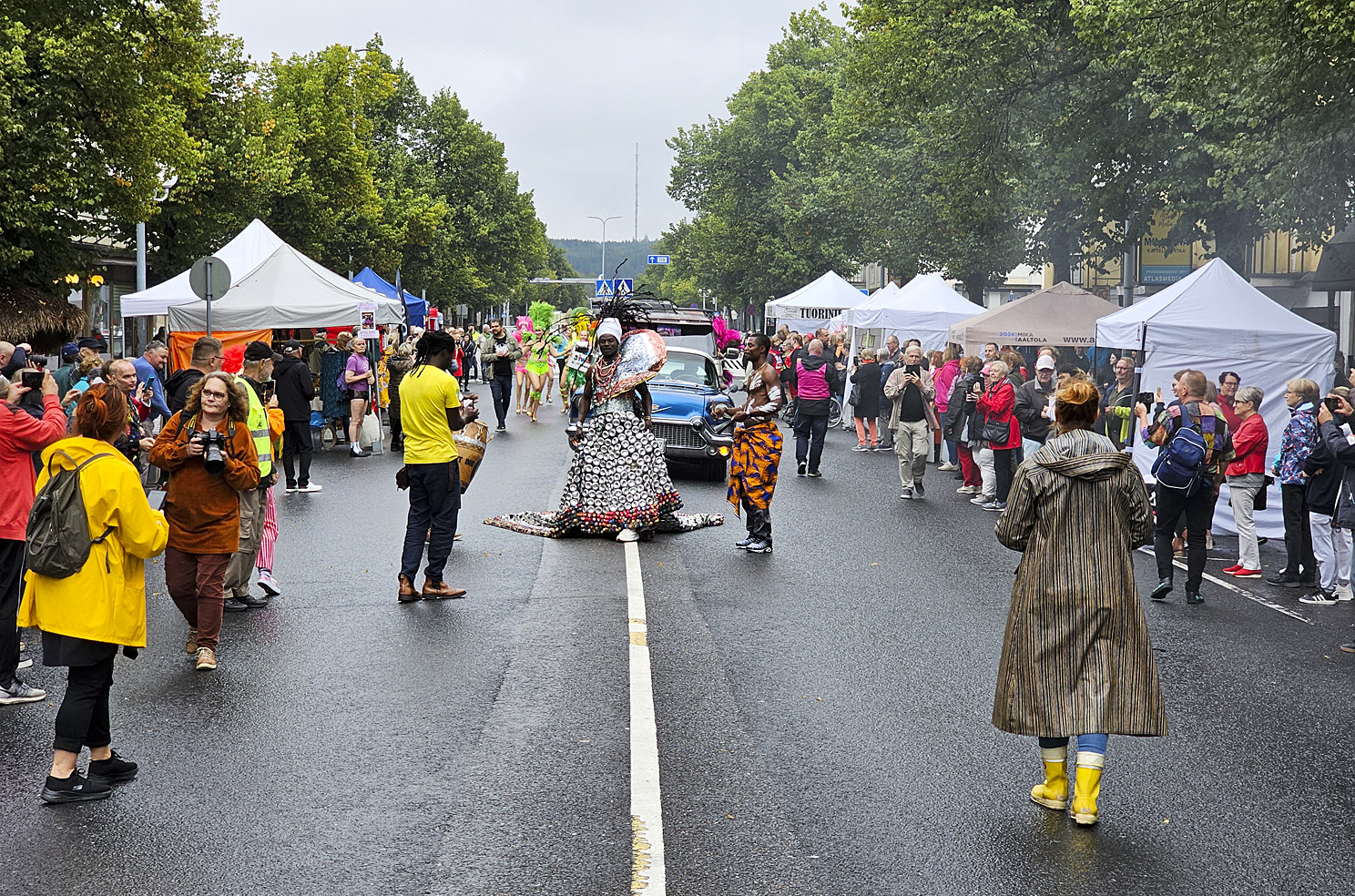 Kierrätystaiteilija Prince Toffan näyttely Linjurissaosa Taiteiden Yän ...