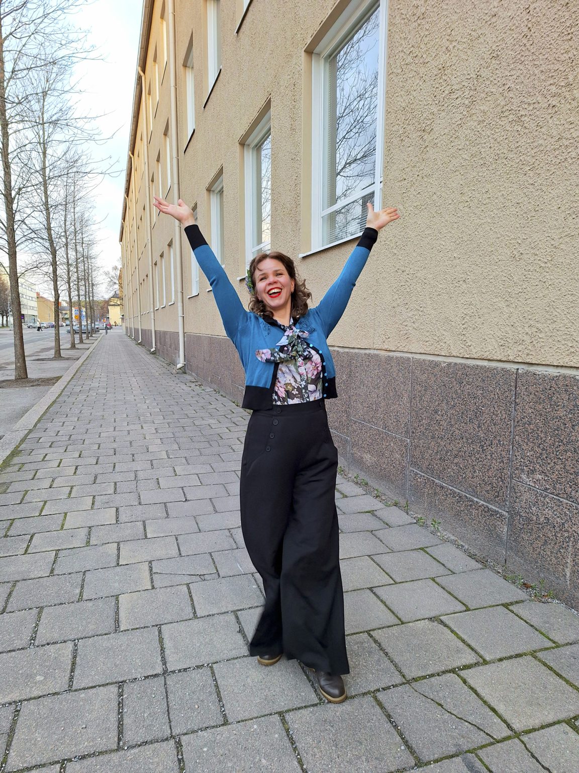Vuoden 2025 Pin up -sisko Meeri Vuorinen harrastaa pin upia täydellä ...